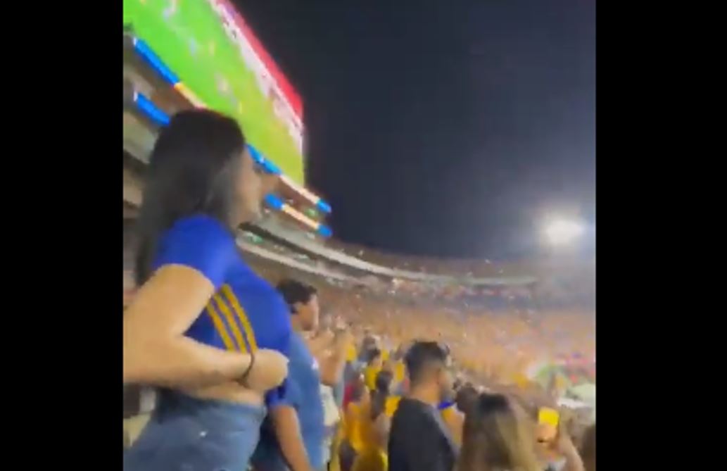 Tifozja meksikane e tepron me festën, e heq fanellën në stadium